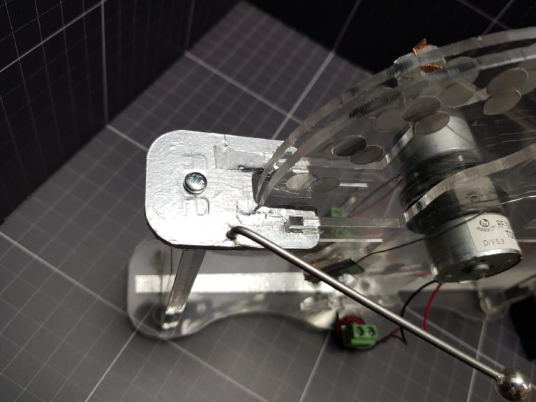 Mini Wimshurst Electrostatic Generator kit V2 - Extreme Kits