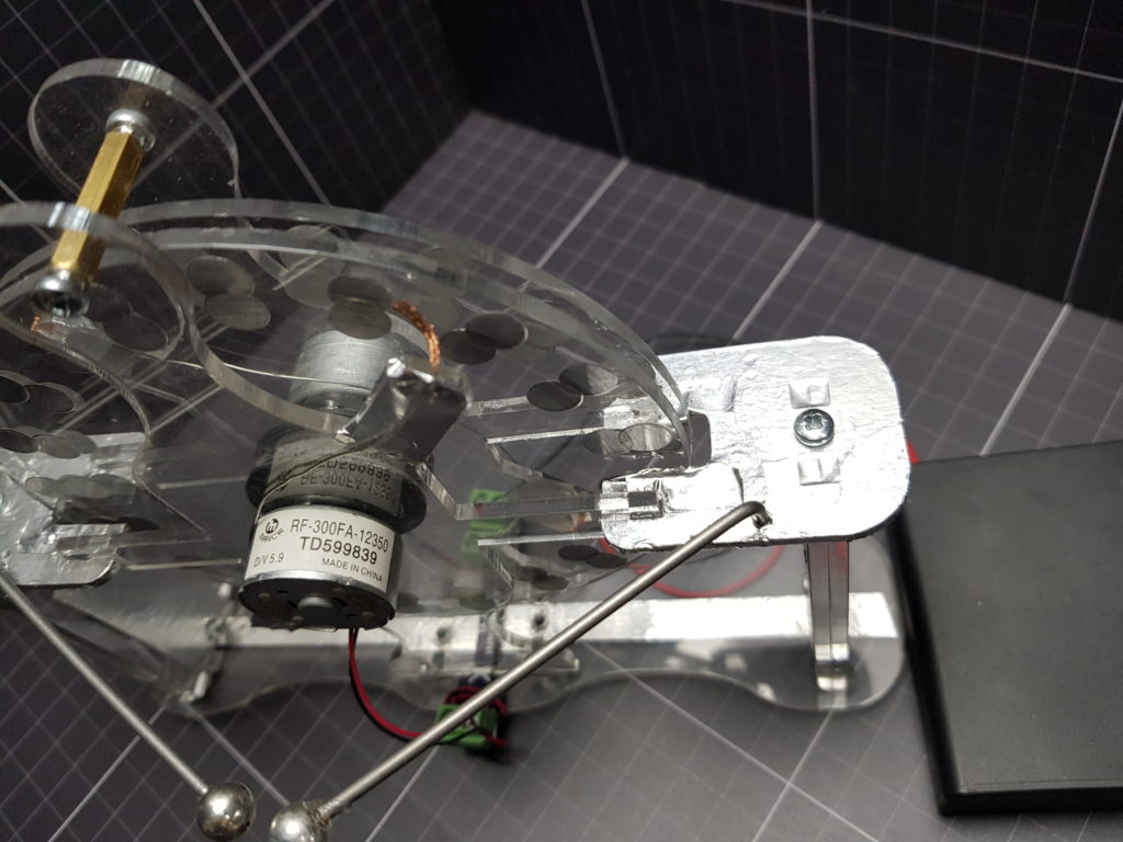 Mini Wimshurst Electrostatic Generator kit V2 - Extreme Kits