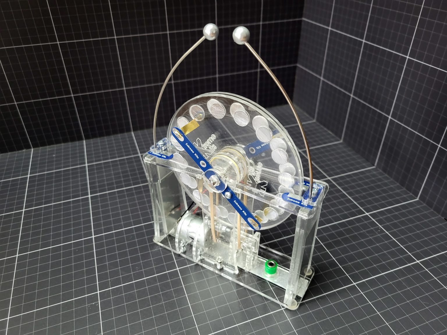 Mini Wimshurst Electrostatic Generator kit V2 - Extreme Kits